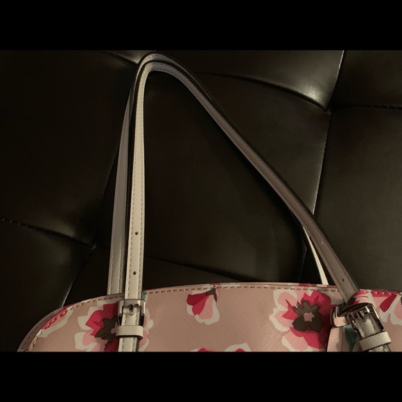 Guess | Bags | Guess Floral Handbag | Poshmark